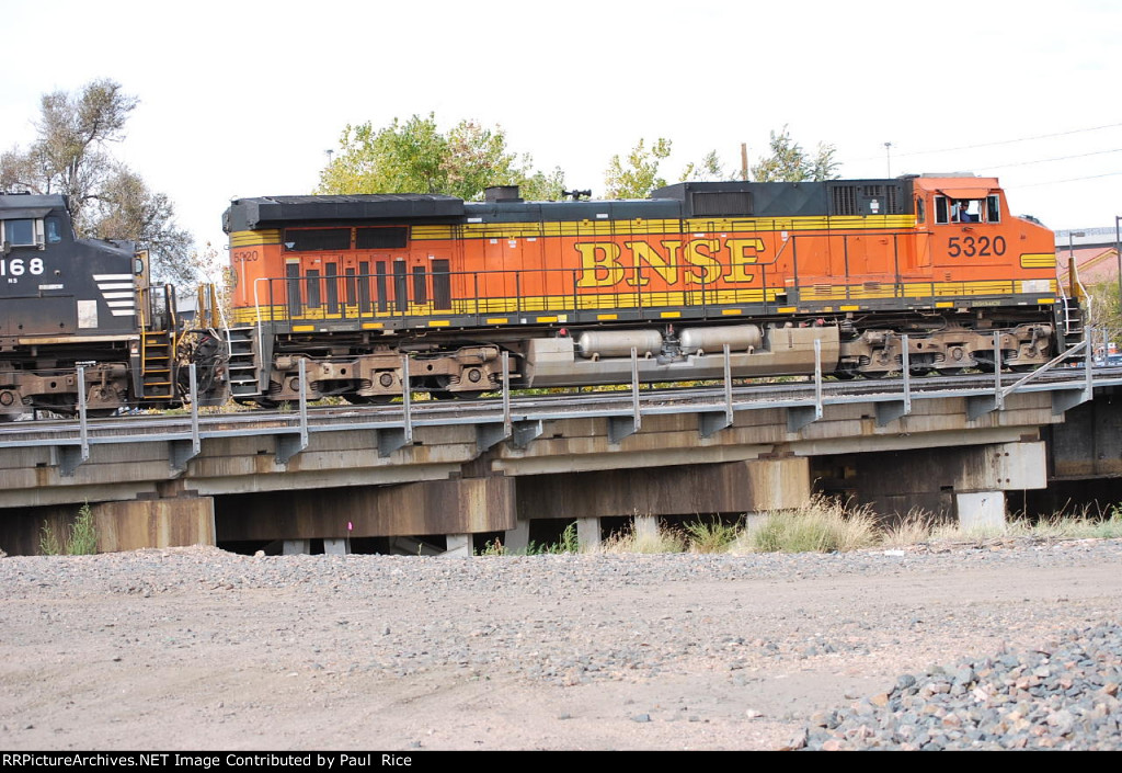 BNSF 5320